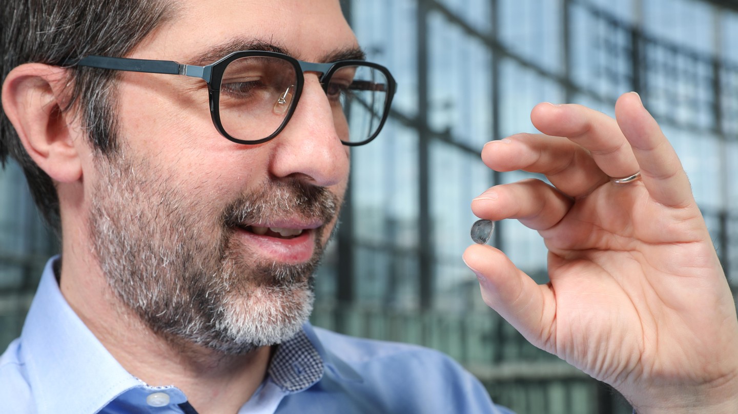 Retinal implants can give artificial vision to the blind - EPFL