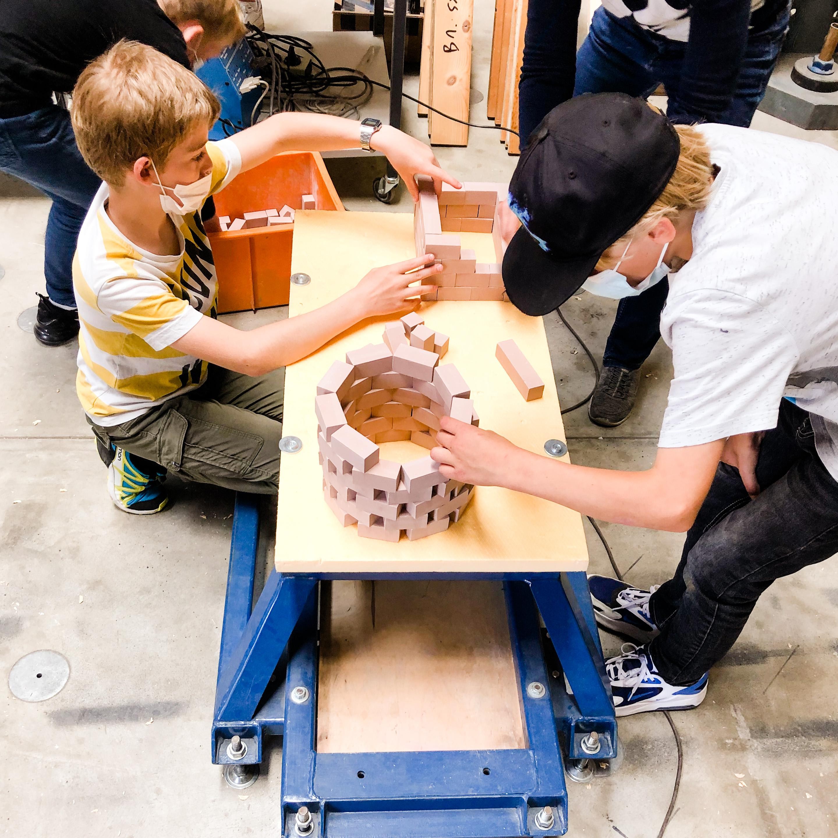 Outreach activities with the Science Outreach Department of EPFL - EPFL