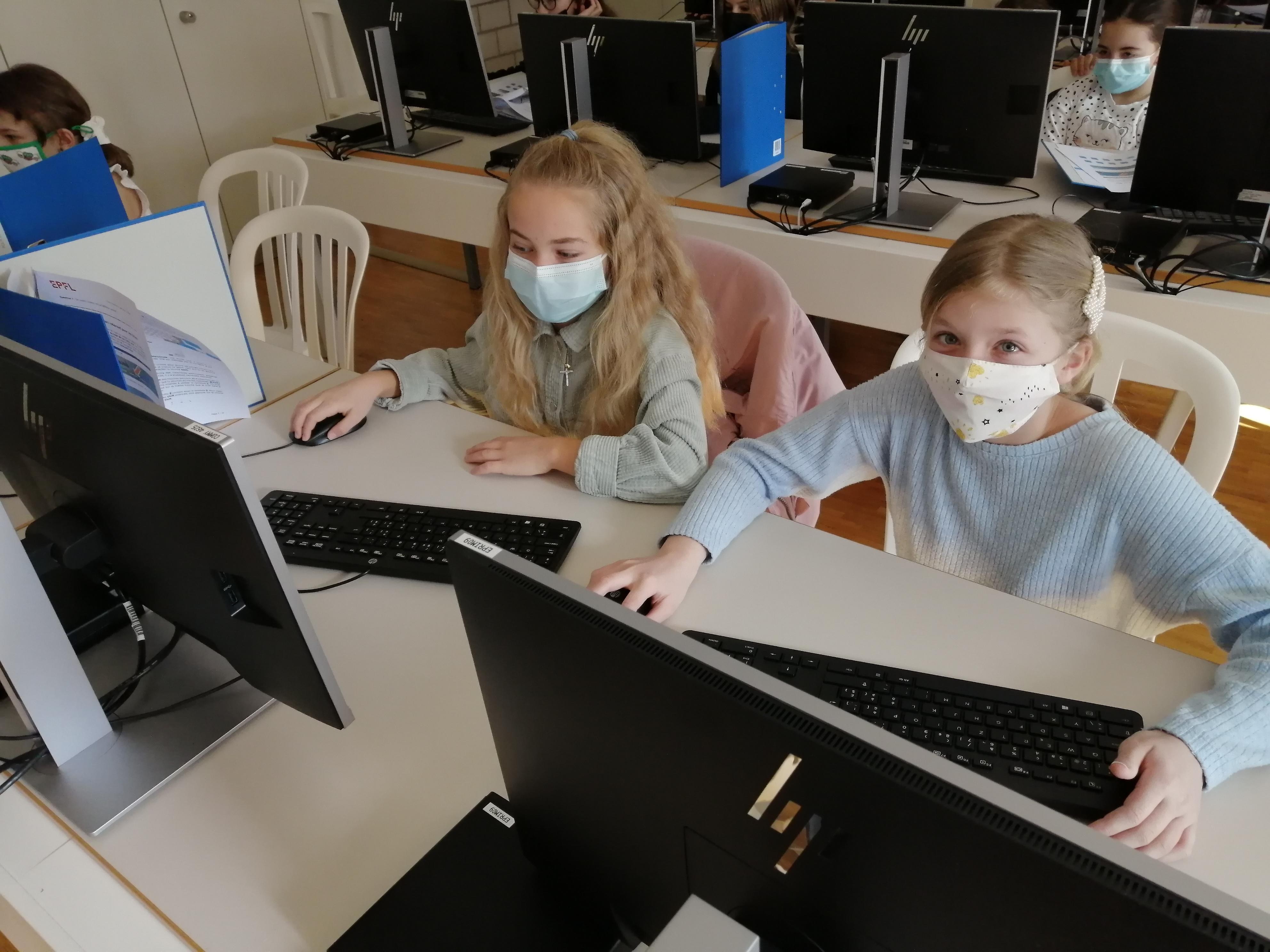 Plus de 250 jeunes aux cours d'informatique et de robotique - EPFL