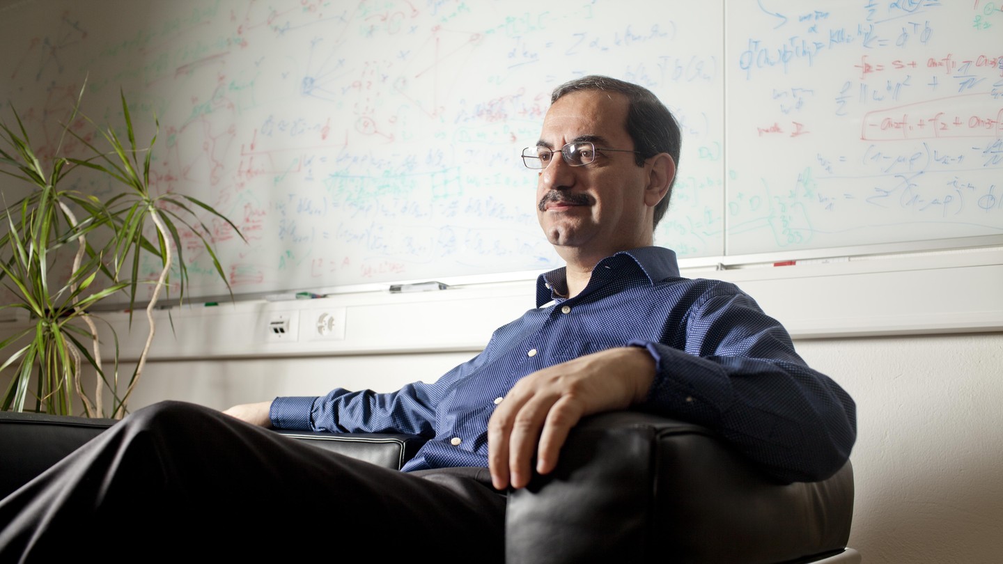 Ali H. Sayed receives the prestigious 2022 IEEE Fourier Award - EPFL