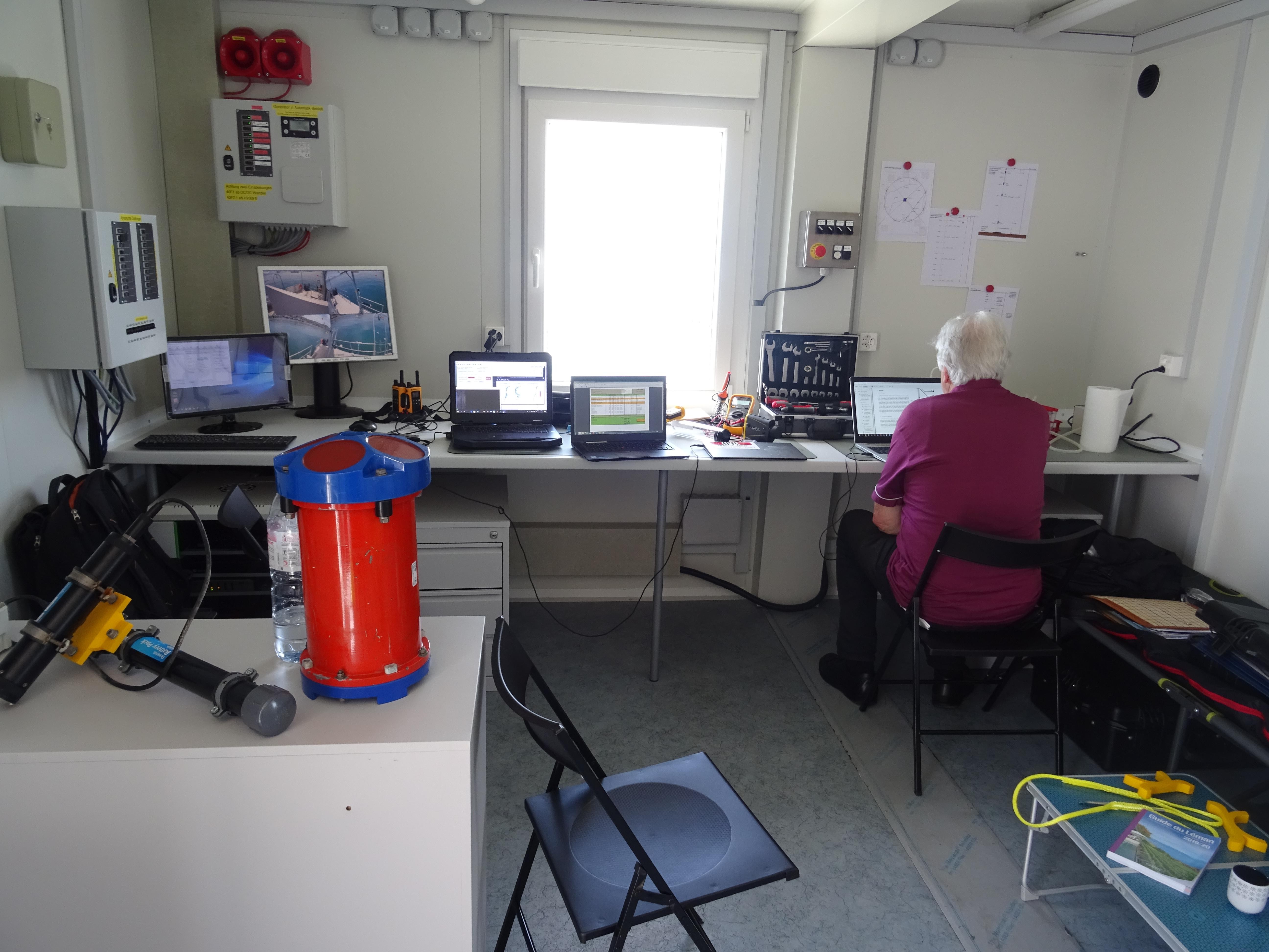 LéXPLORE - a novel floating platform to advance aquatic sciences - EPFL