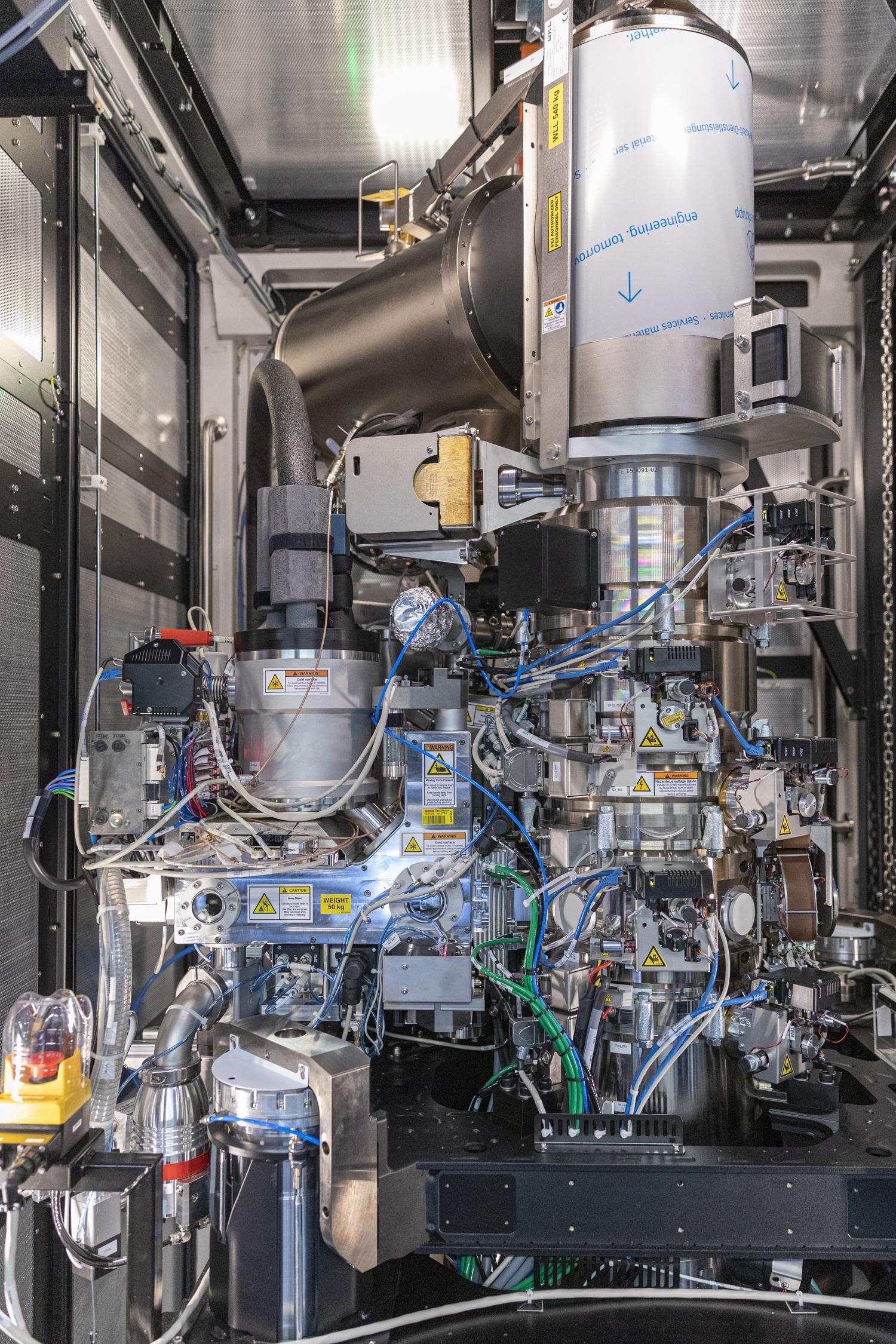 At the Dubochet Center for imaging, atoms are made visible - EPFL