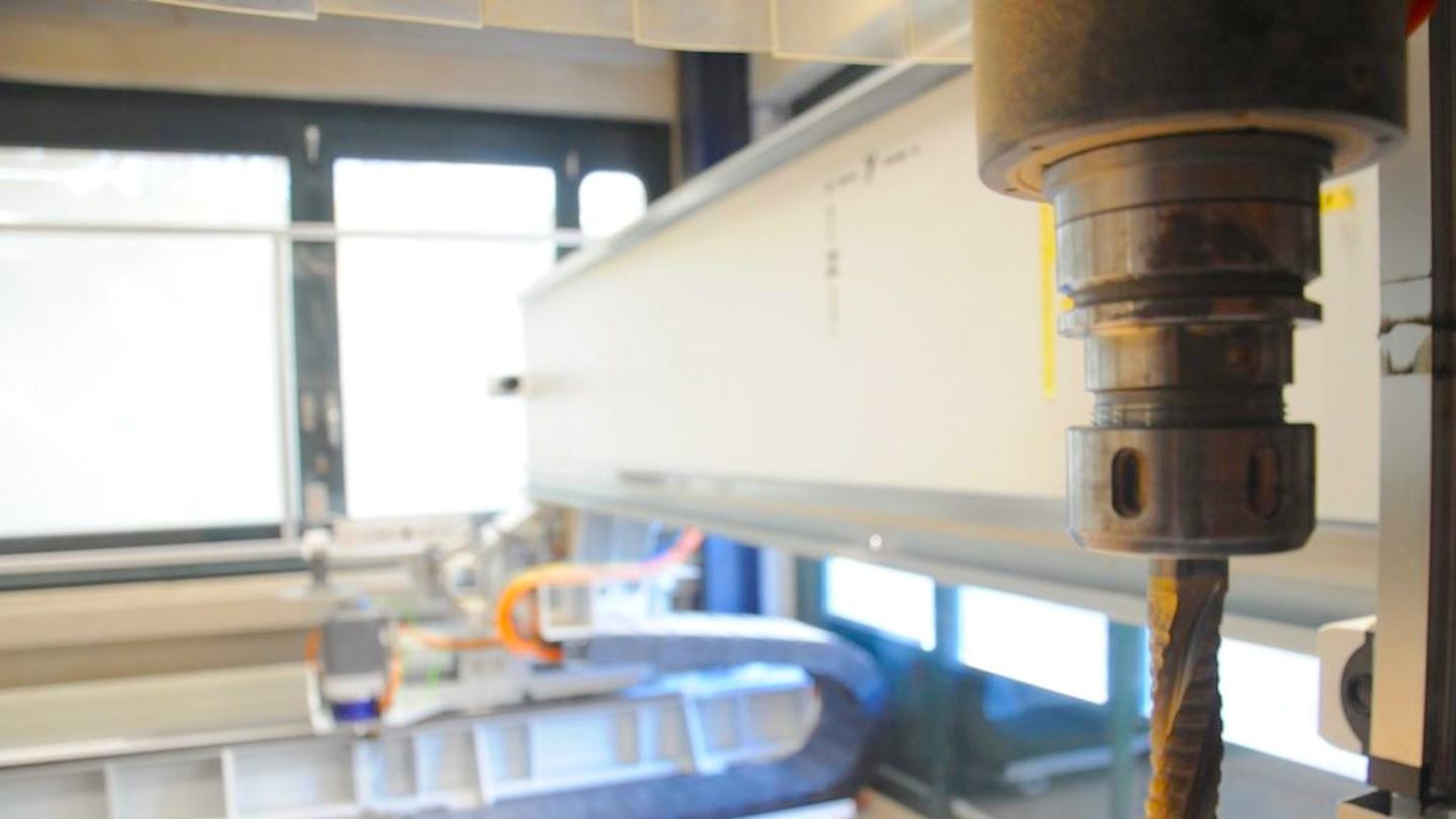 The GIS replaces its CNC 5-axis wood-cutting machine with a new model ...