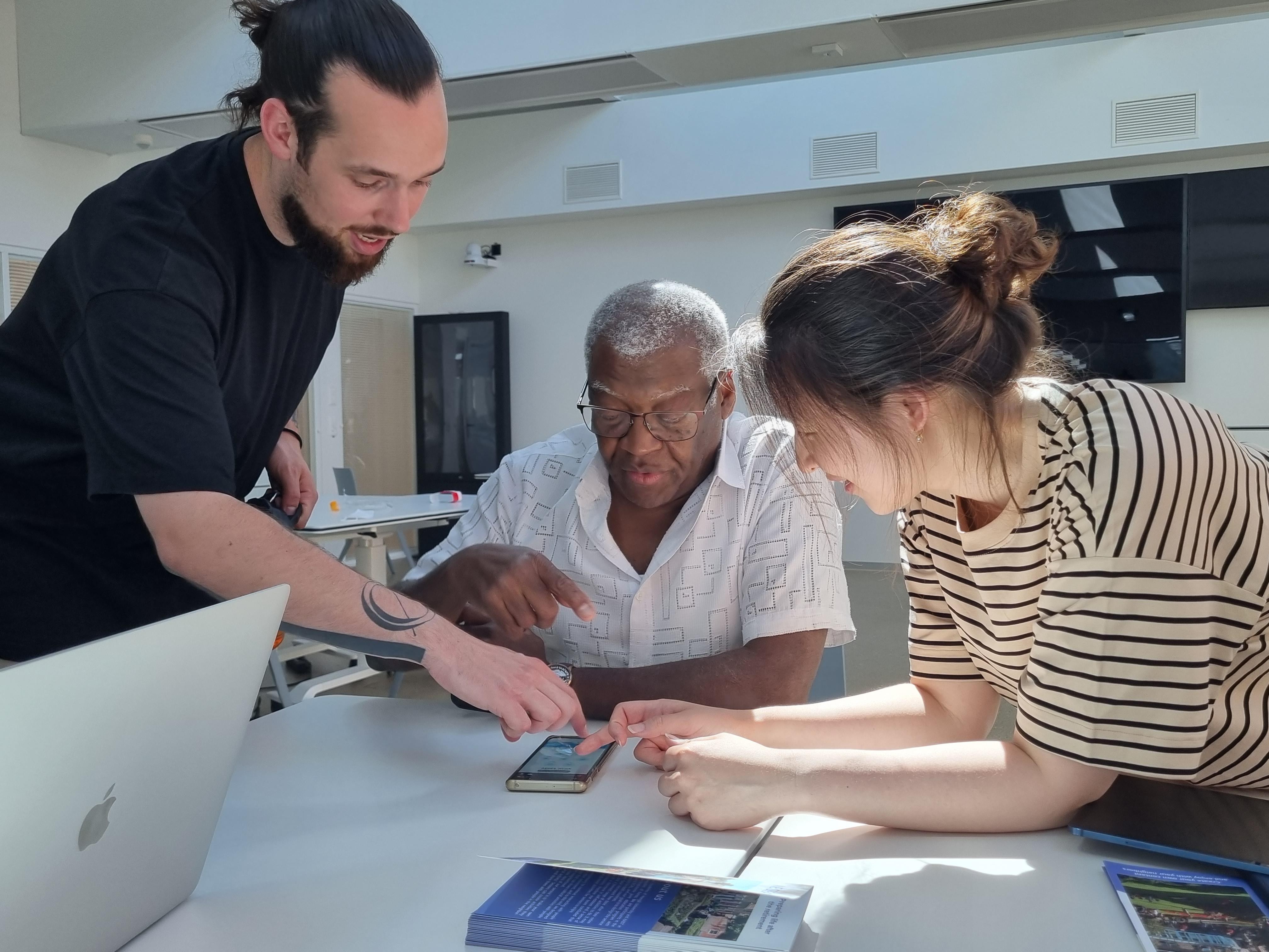 Switzerland-Korea exchange students test solutions for seniors - EPFL