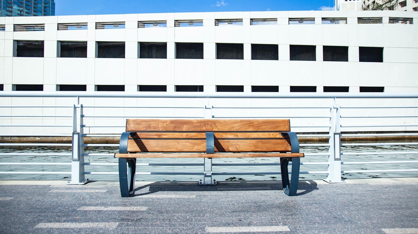 Public benches, forgotten by urbanism - EPFL