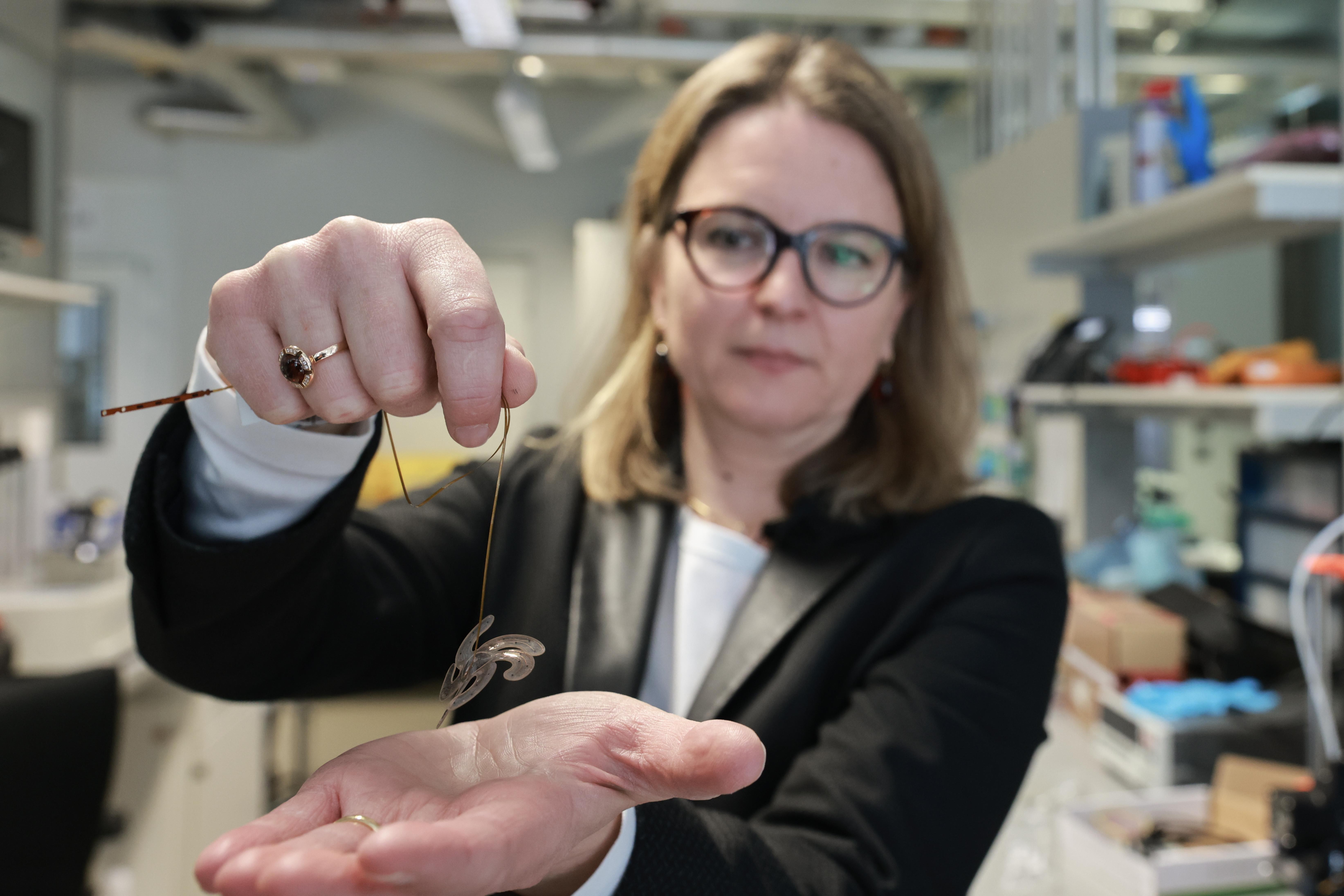 Deployable electrodes for minimally invasive craniosurgery - EPFL
