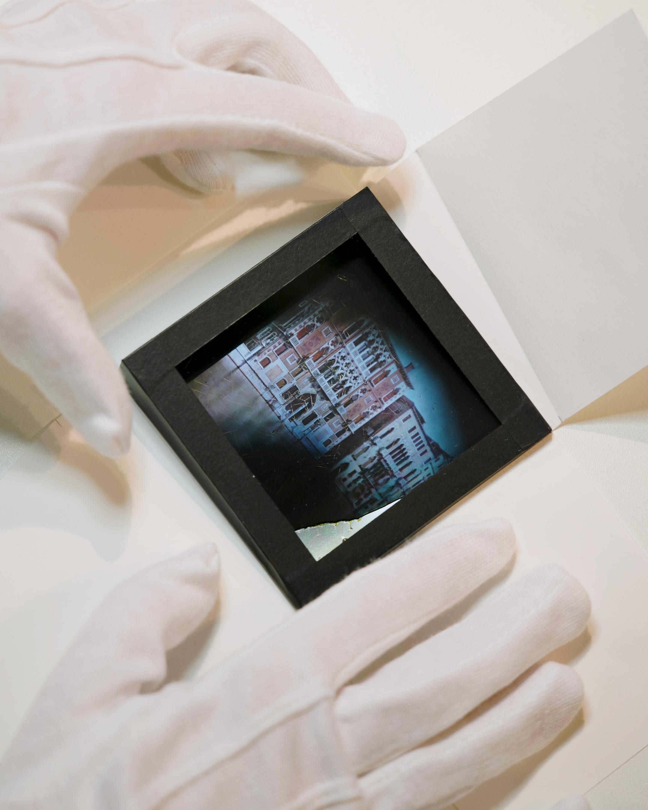 Lausanne museum unveils the secrets of the first color photographs - EPFL