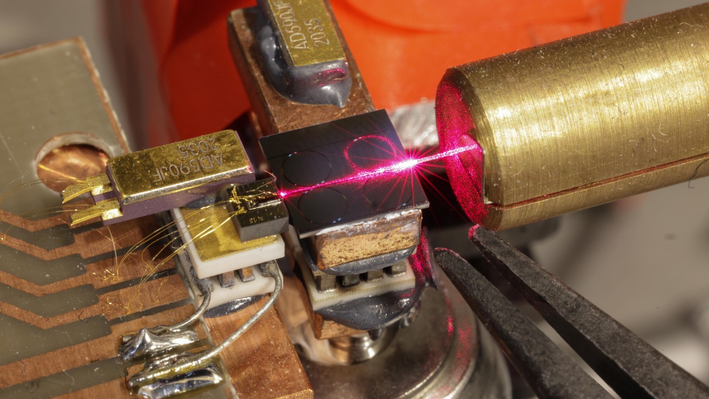 A micro-ring resonator with big potential - EPFL