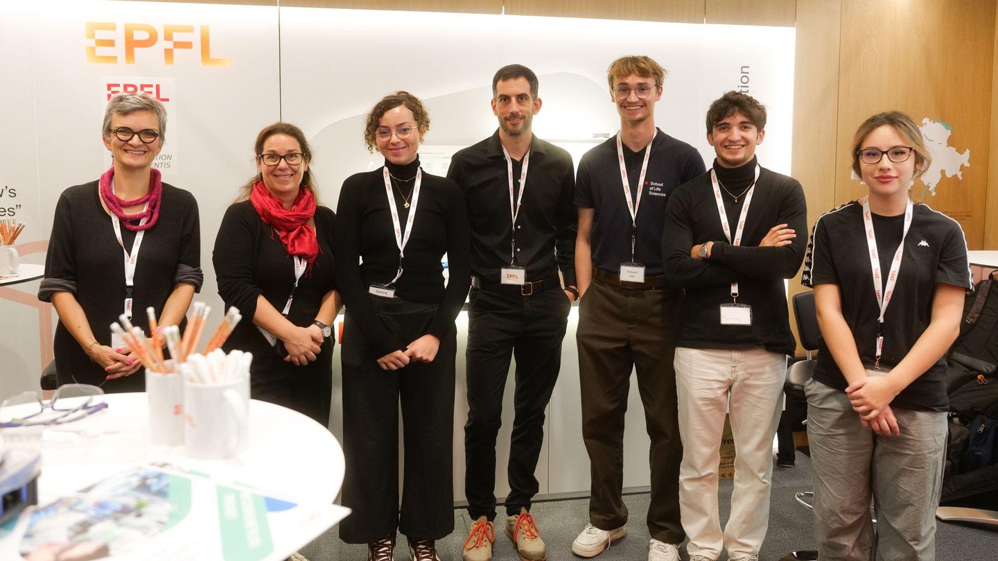 La formation apprenti·es au salon des métiers ! - EPFL