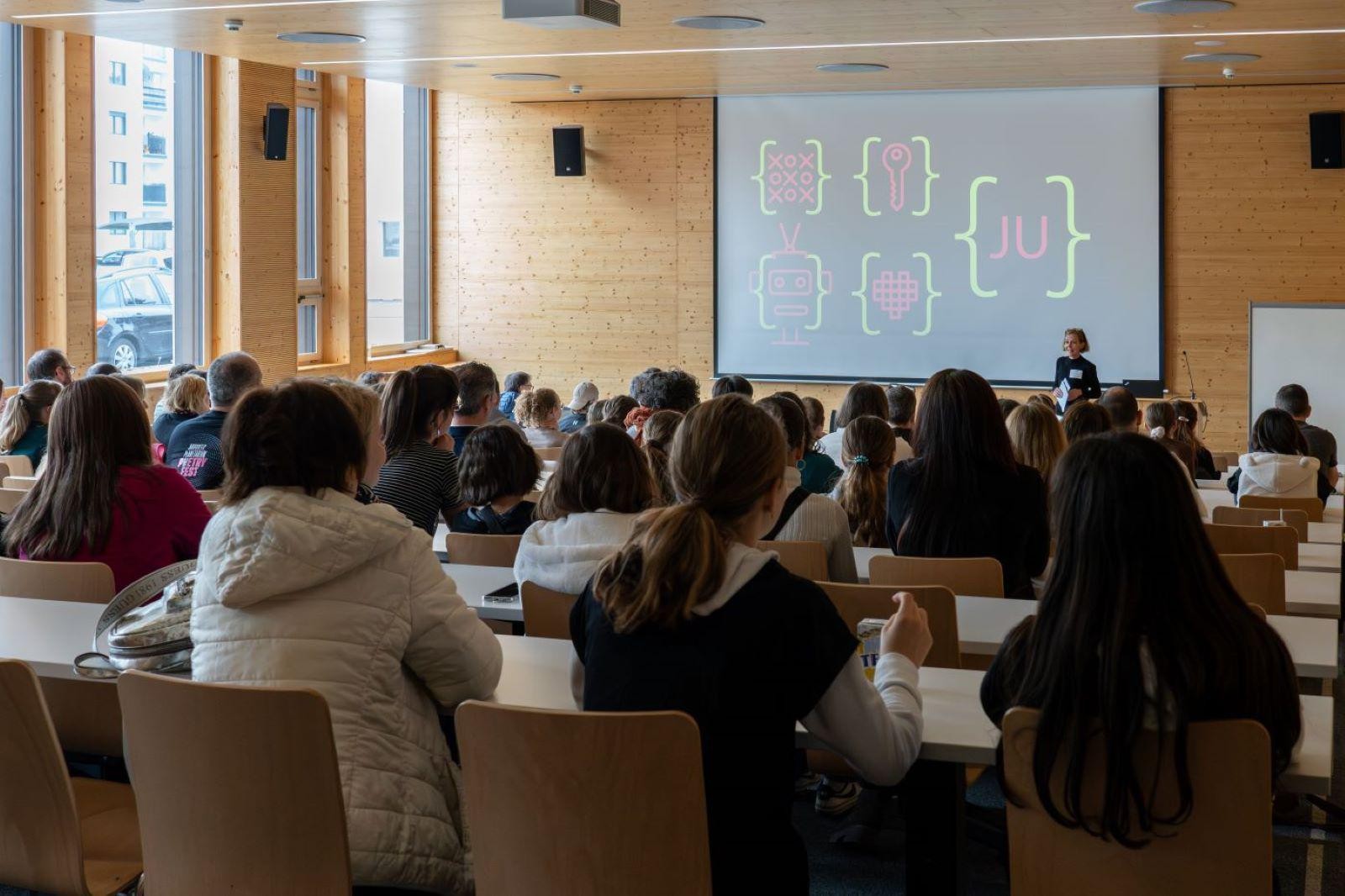 Les métiers des TIC, un avenir garanti pour les filles - EPFL