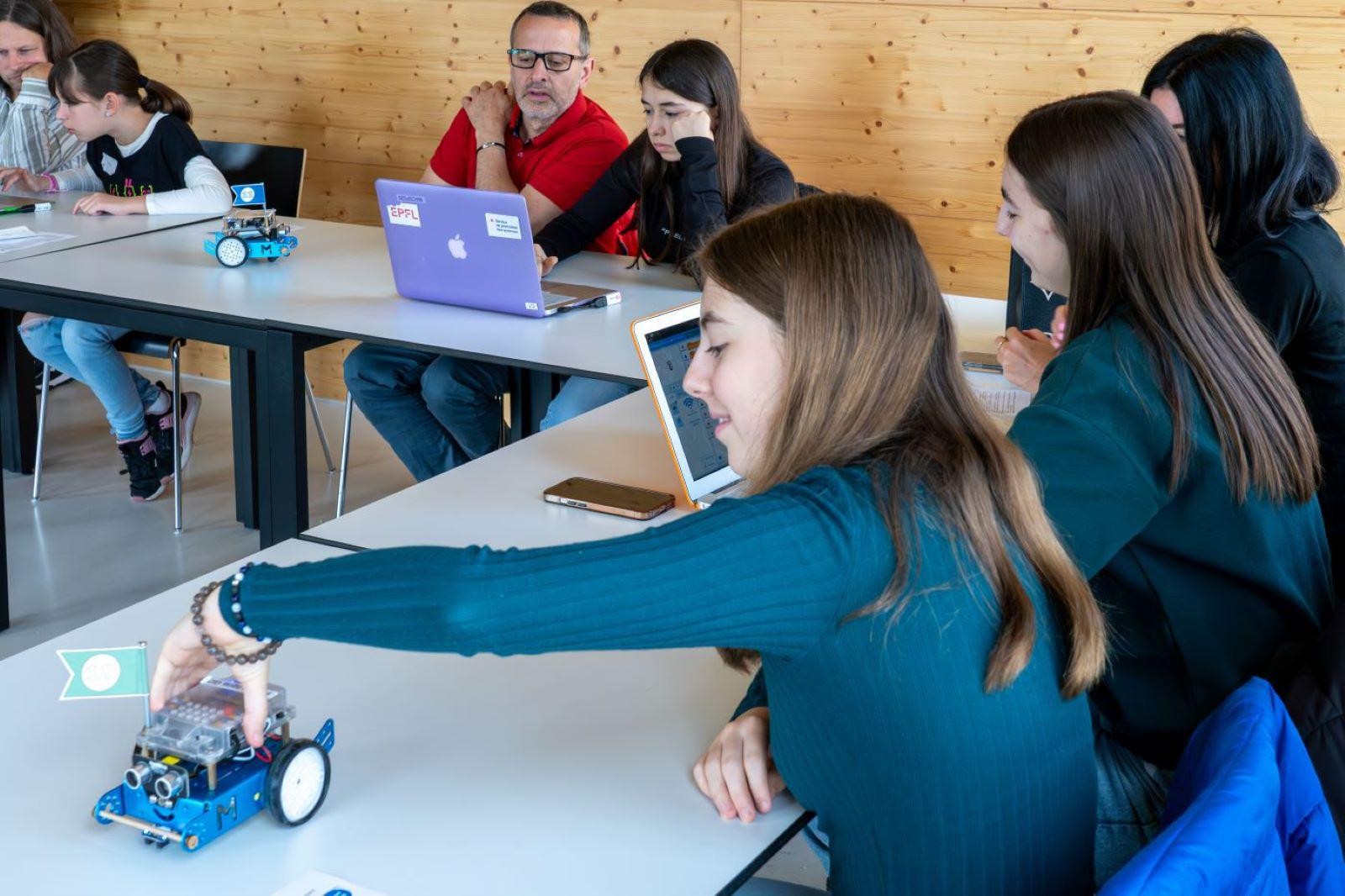 Les métiers des TIC, un avenir garanti pour les filles - EPFL