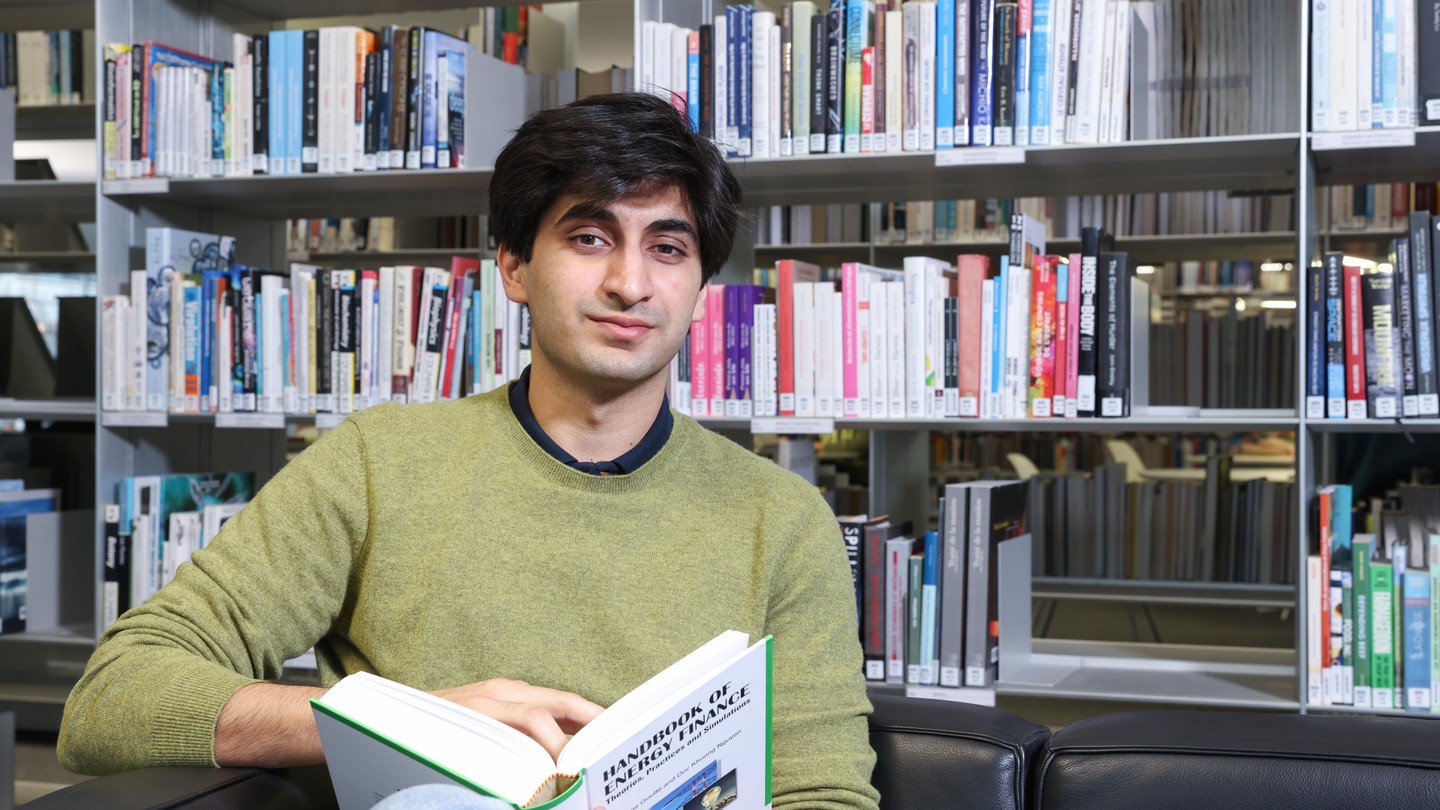 “I contribute in my small way to sustainable finance research” - EPFL