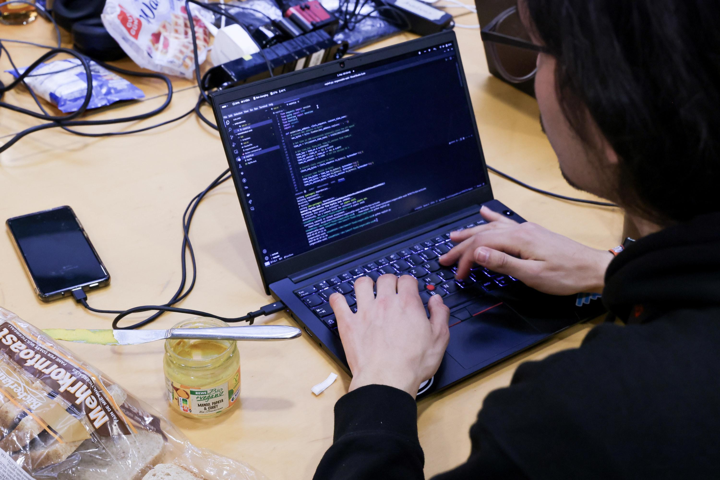 Team DiceGang wins 2024 LakeCTF, EPFL's cyber security competition - EPFL