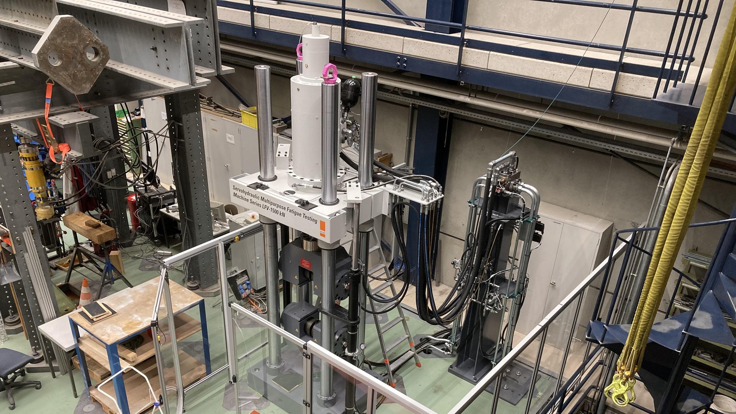 New dynamic testing machine at GIS - EPFL