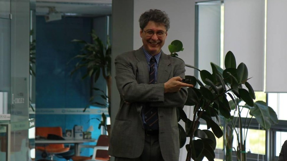 Prof. Chris Tucci wins the AMR Best Paper 2013 in Orlando - EPFL