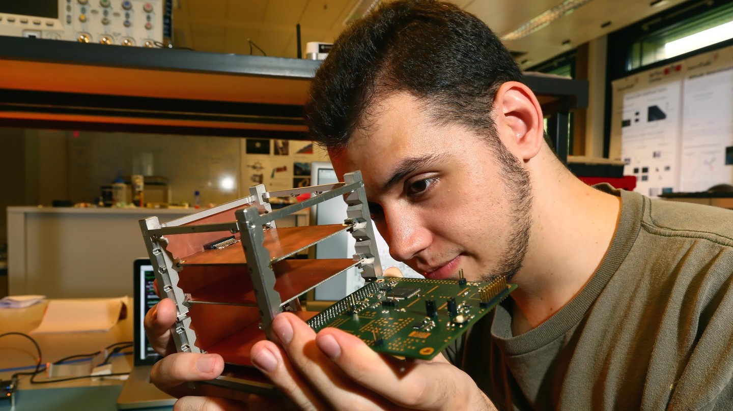 Pico-satellites have a new brain on board - EPFL