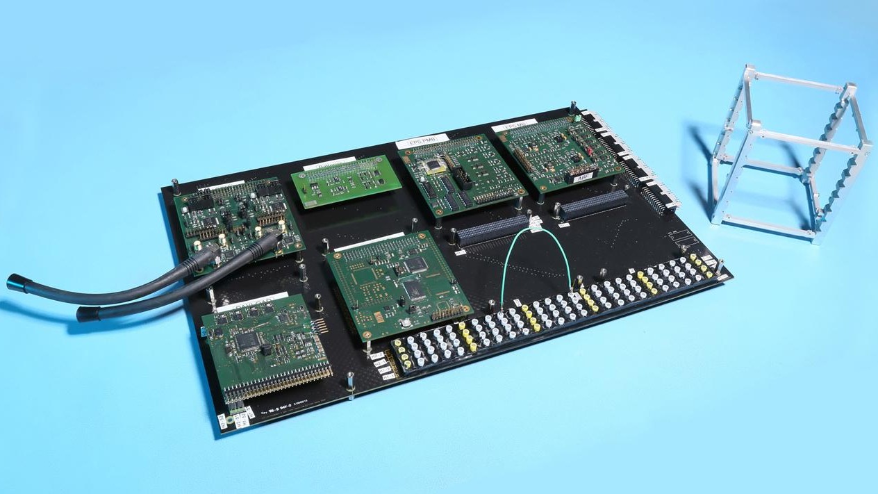 A small satellite that knows its way around immensity - EPFL