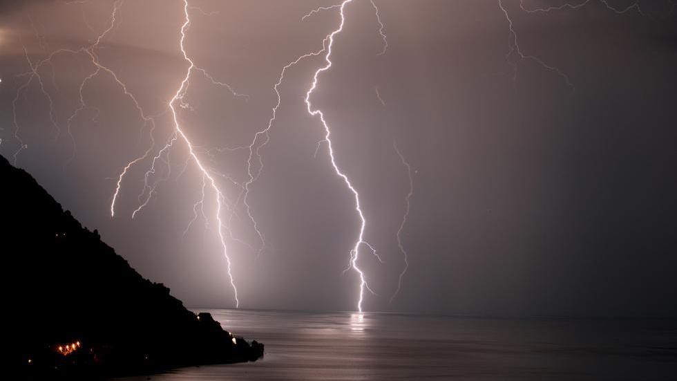 Lightning does actually strike in the same place twice! - EPFL Lightning does actually strike in the same place twice! - EPFL