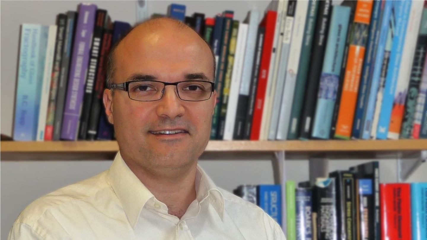 ICOM hosts visiting professor in Structural Glass from Cambridge - EPFL