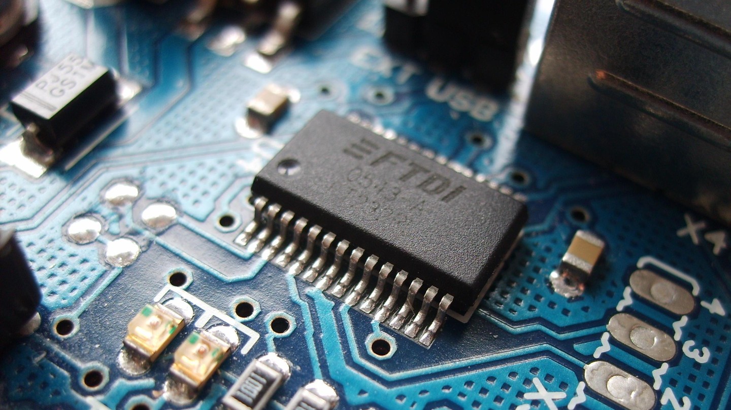 Découvrir les microcontrôleurs, pour les plus grands. - EPFL