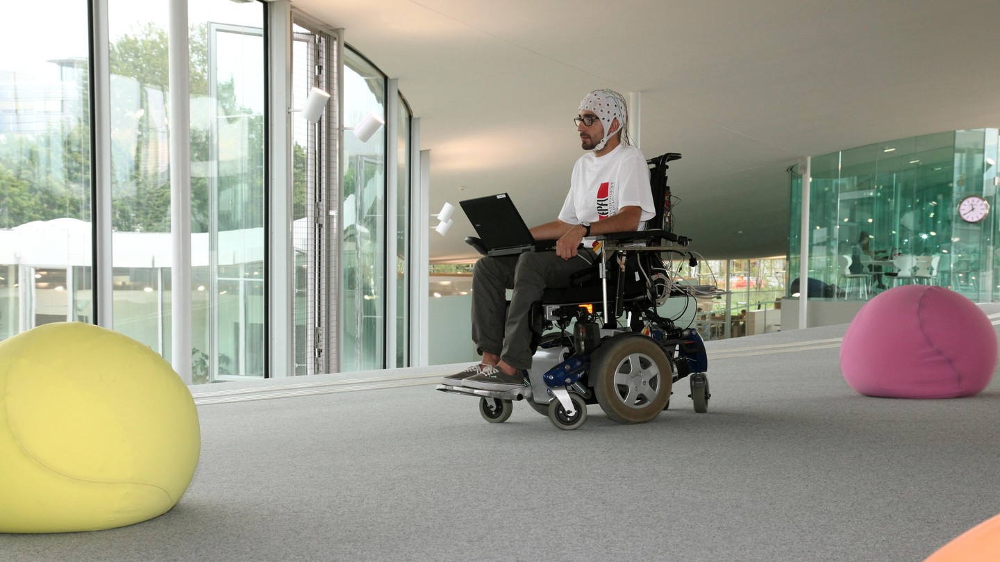 CNS2015 - Intelligent Neuroprostheses Mimic Natural Motor Control - EPFL