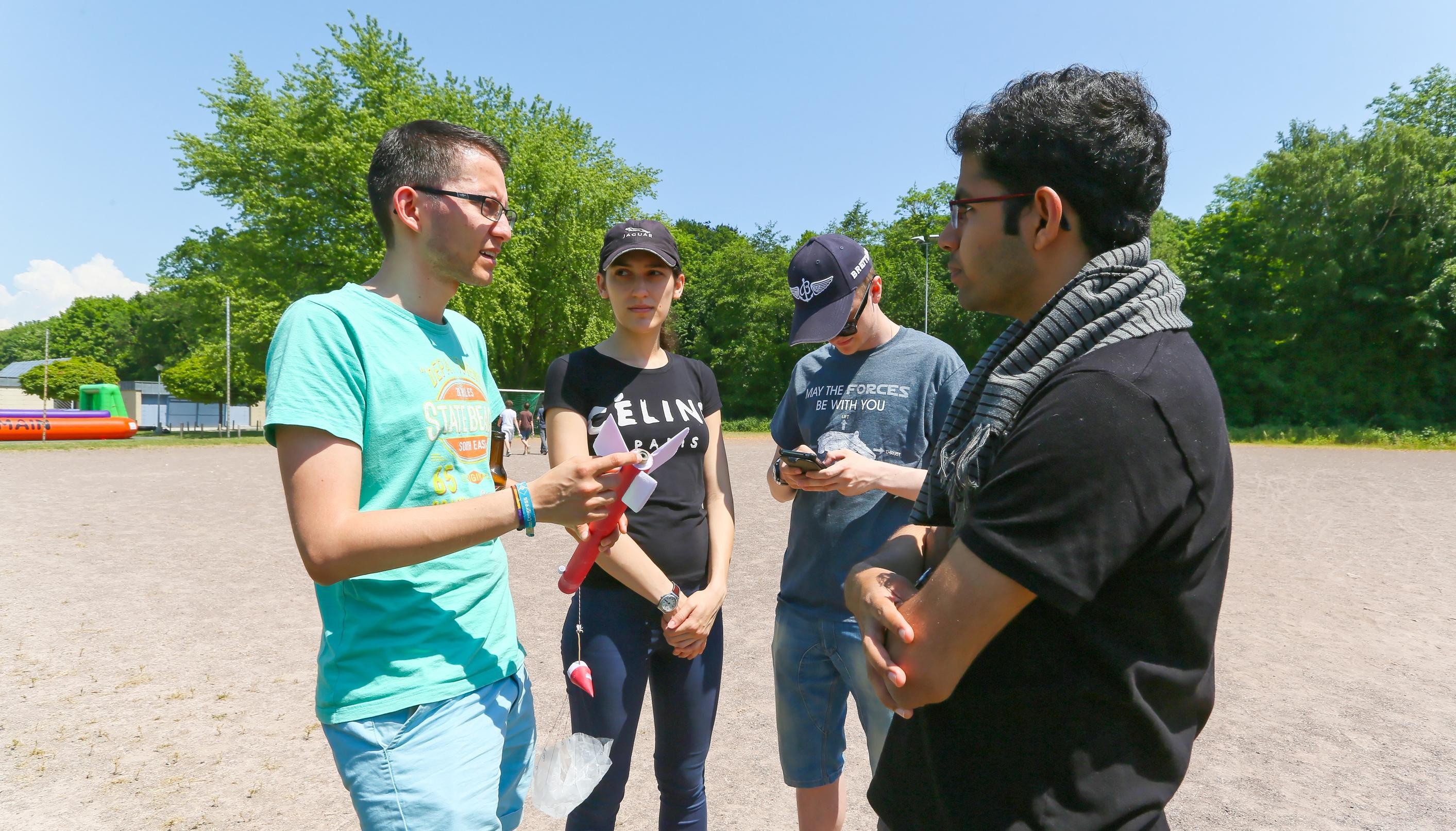 Learning about space engineering with cardboard rockets - EPFL
