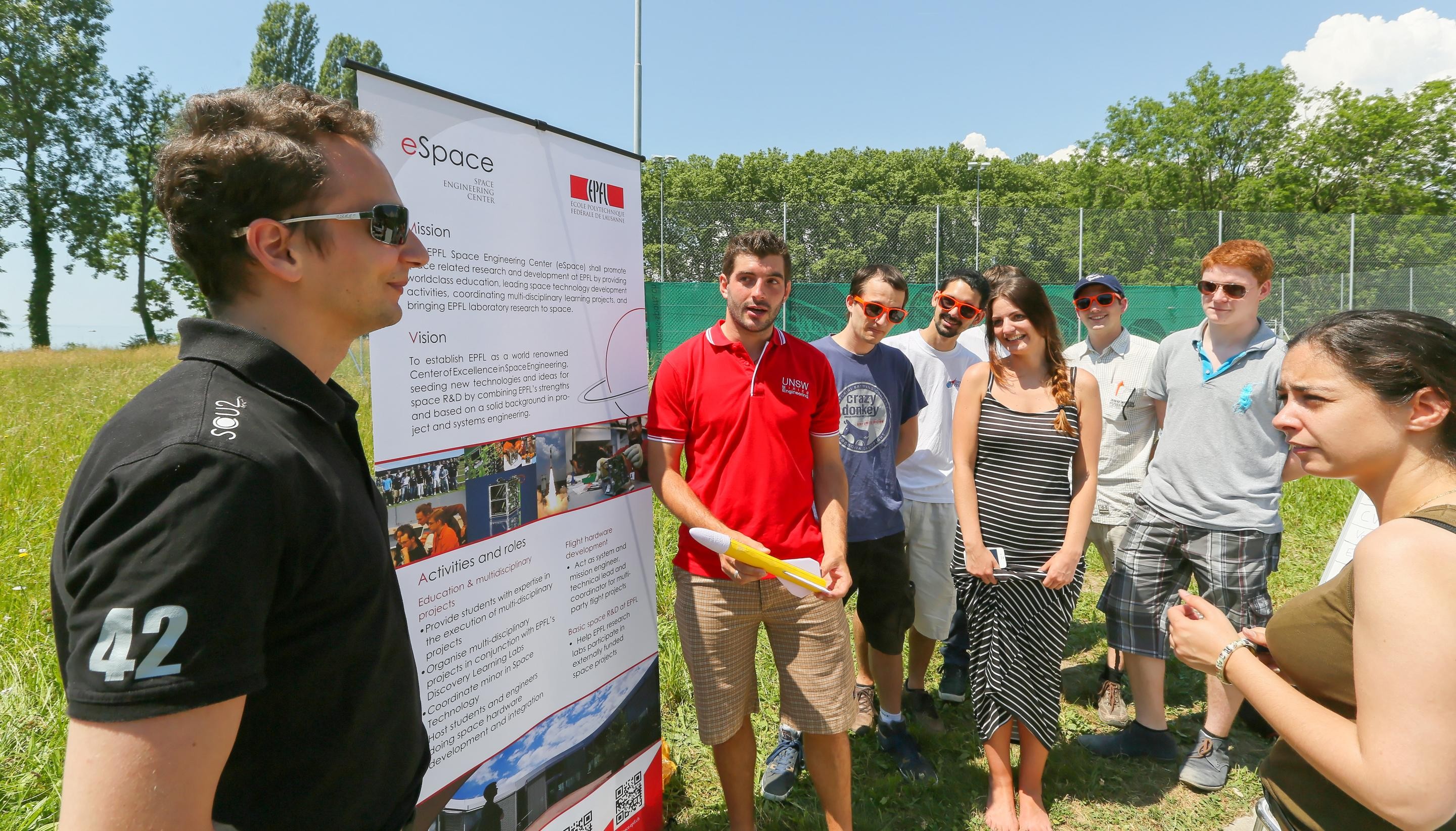 Learning about space engineering with cardboard rockets - EPFL