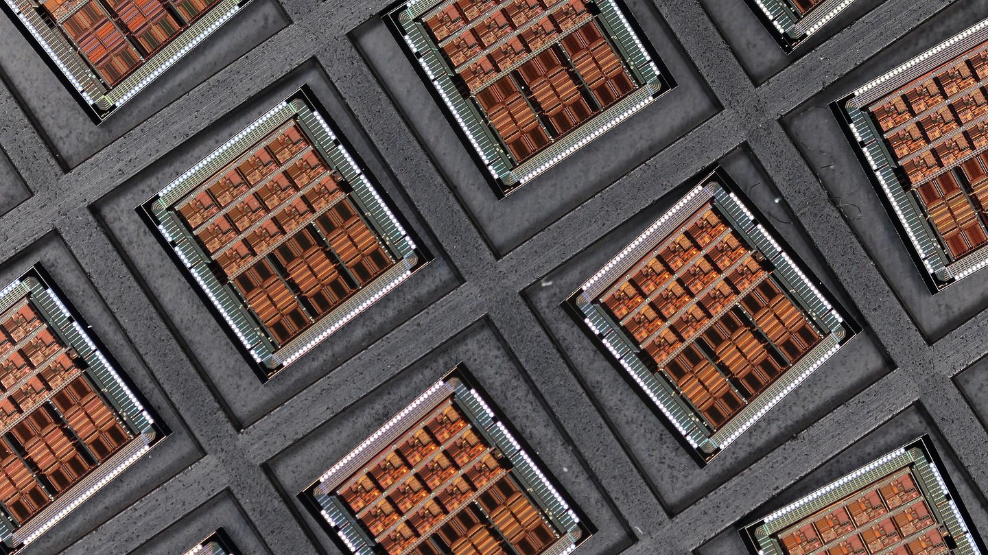 A Power Grid on a Chip - EPFL