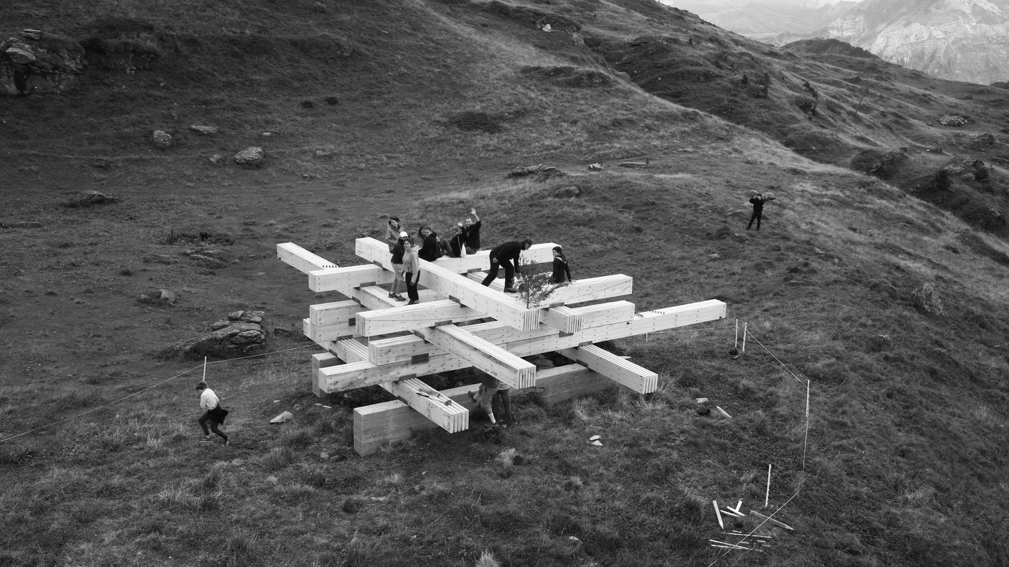 Students build giant “harp” perched high above Les Diablerets - EPFL
