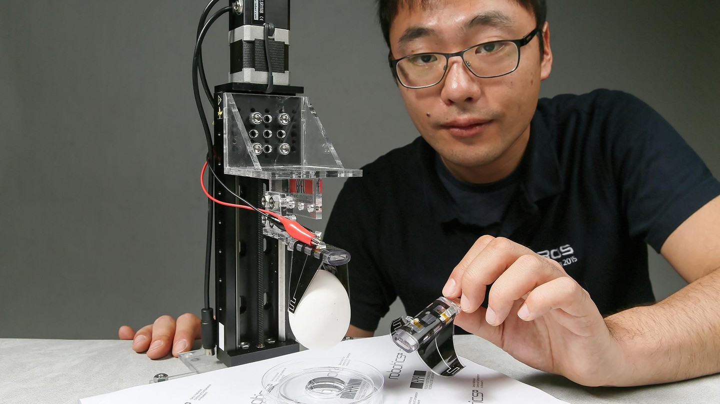 Robotic Fingers with a Gentle Touch - EPFL