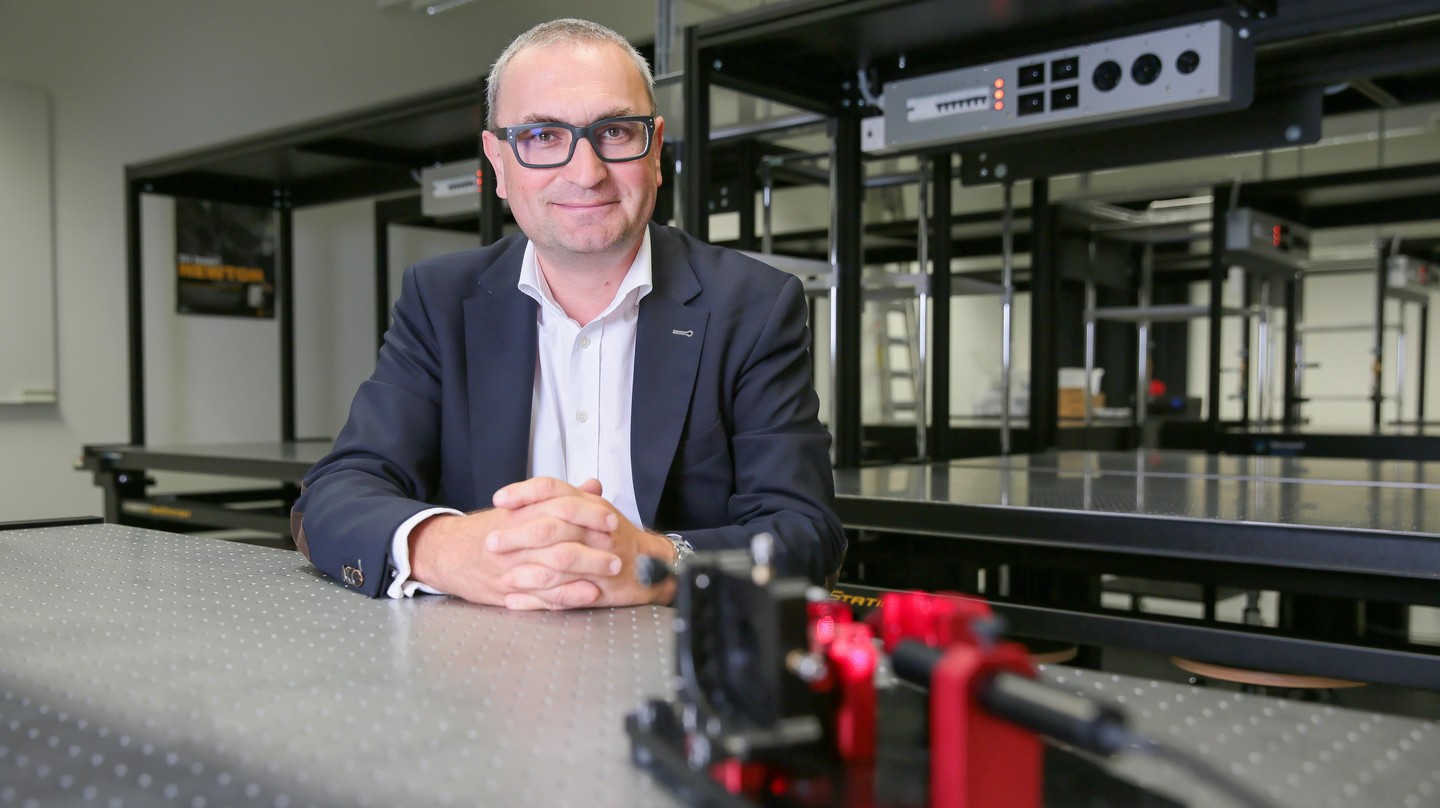 Experimental kit brings research into the classroom - EPFL