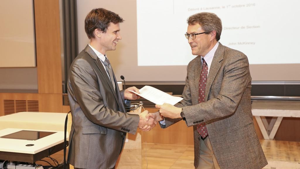 Le prix d'enseignement de la section SV à Etienne Meylan - EPFL