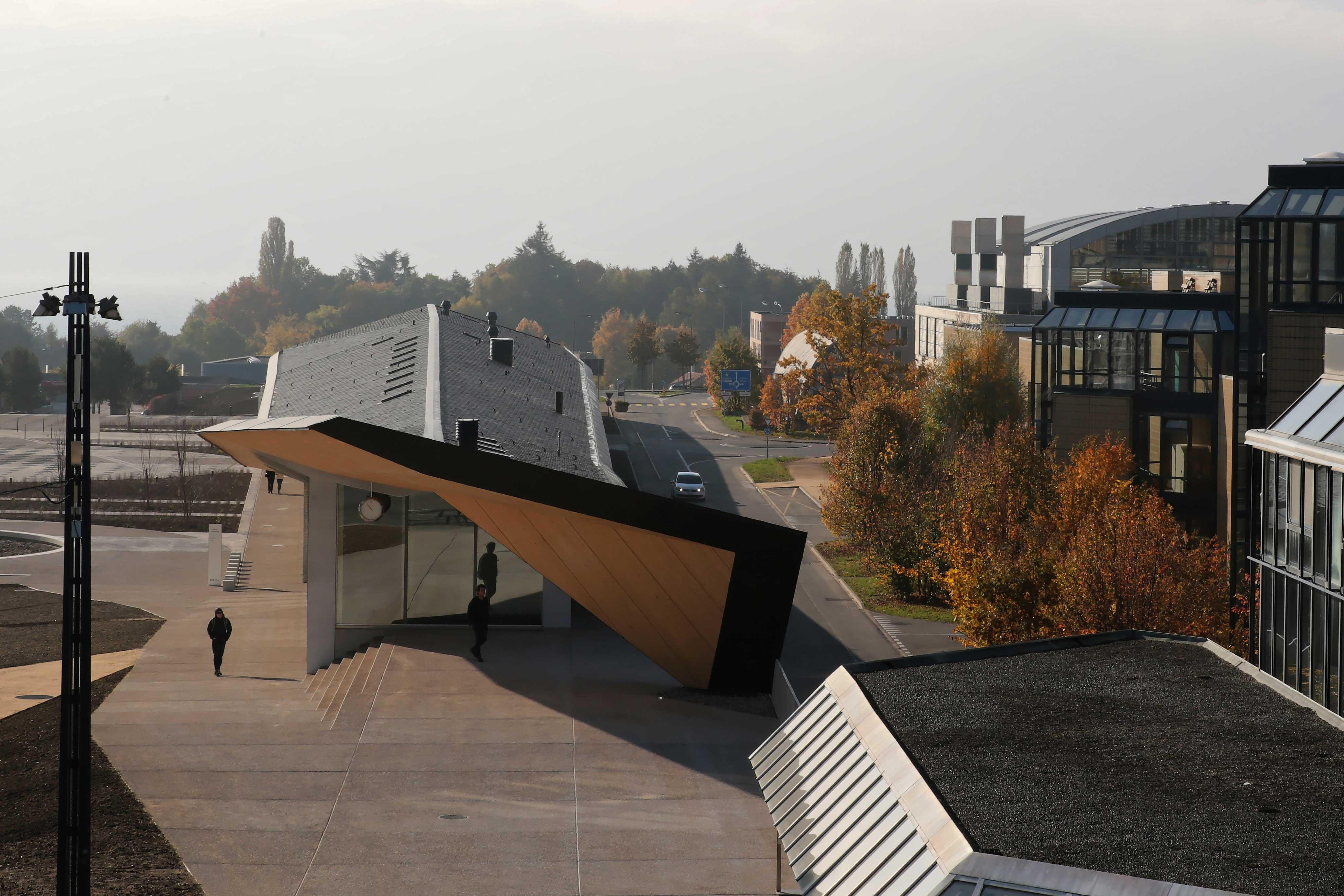 Three public spaces at the intersection of science and art - EPFL