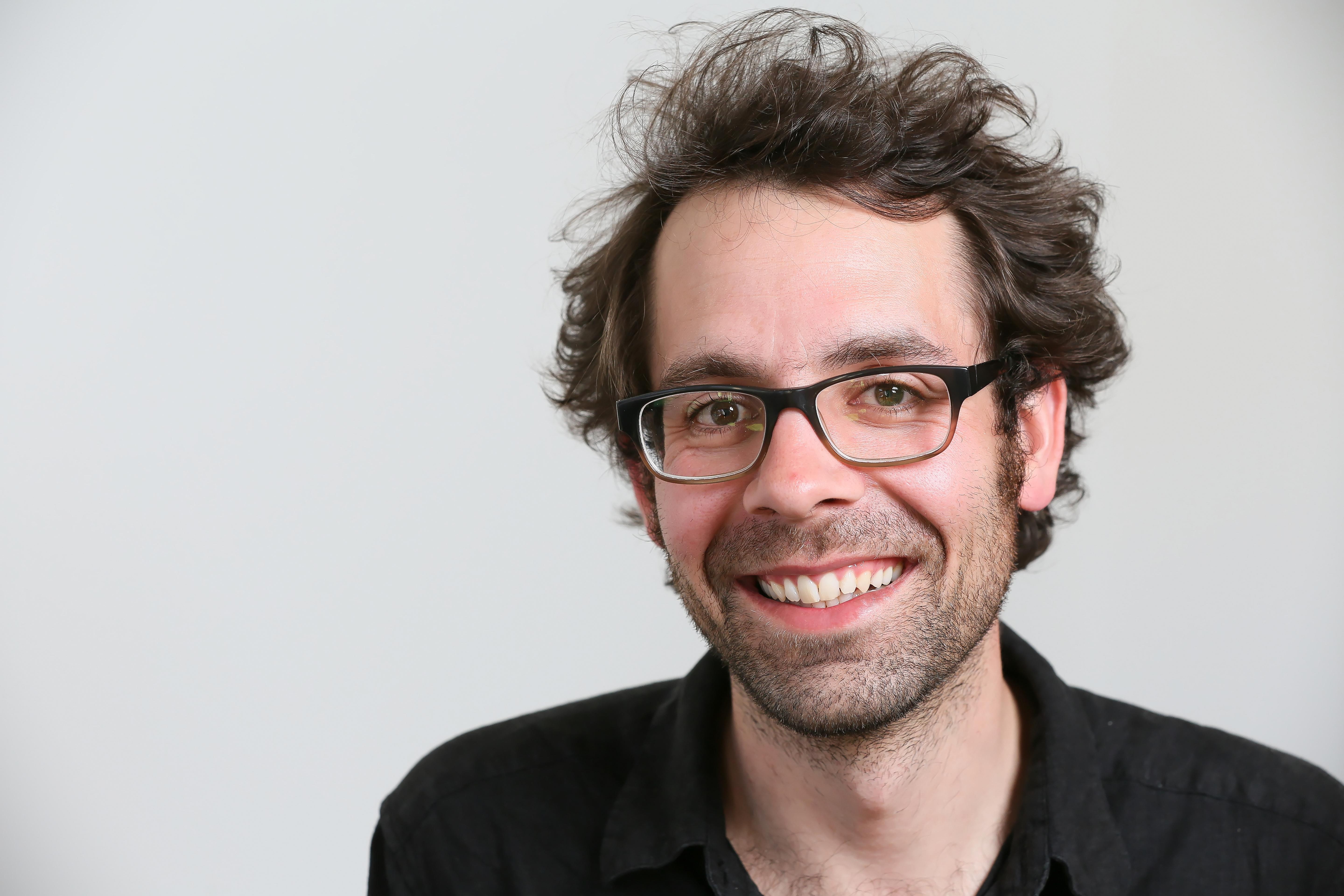 An algorithm designed to expand Wikipedia in all languages - EPFL