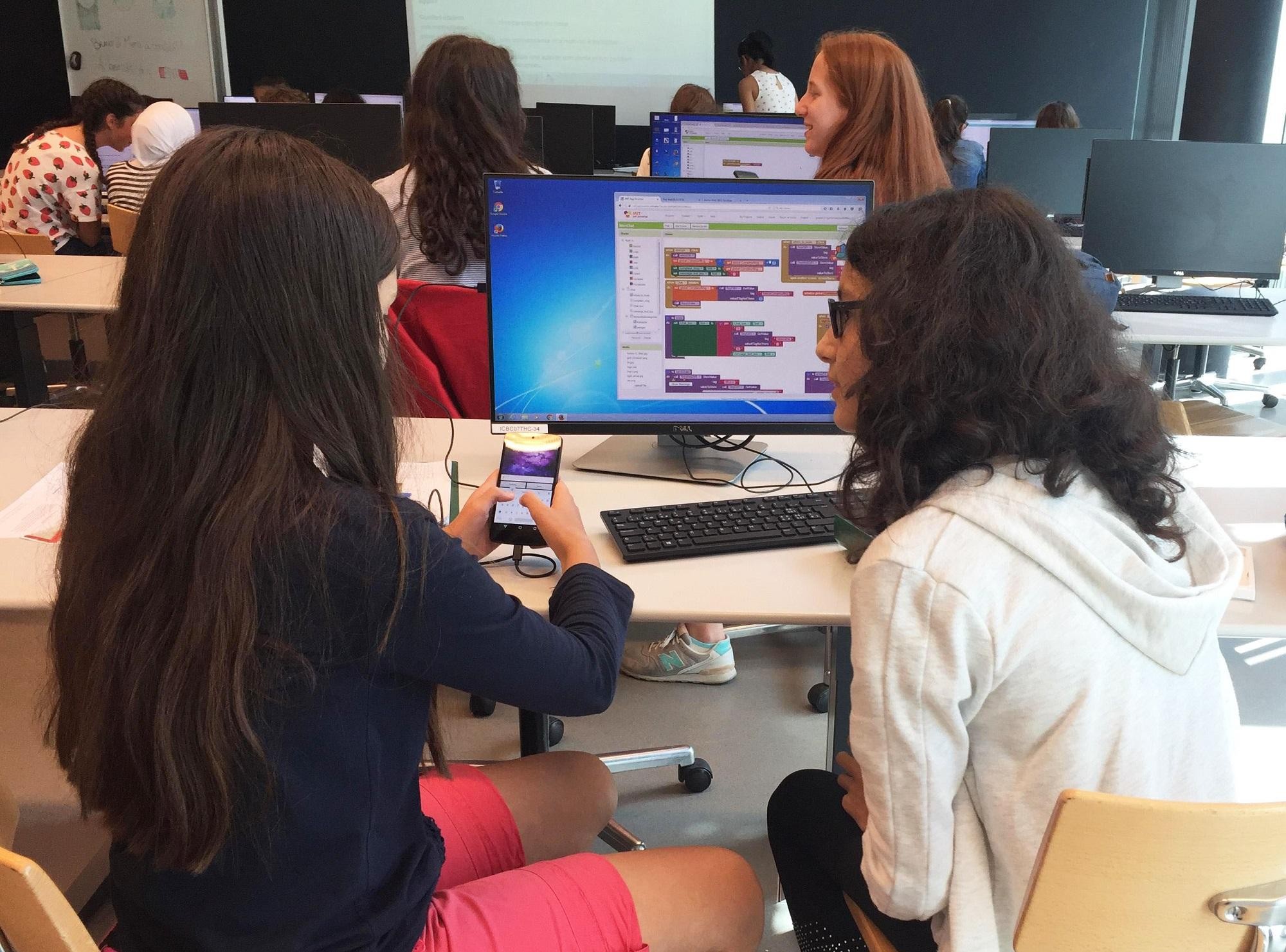 Coding Club des filles, a new initiative - EPFL