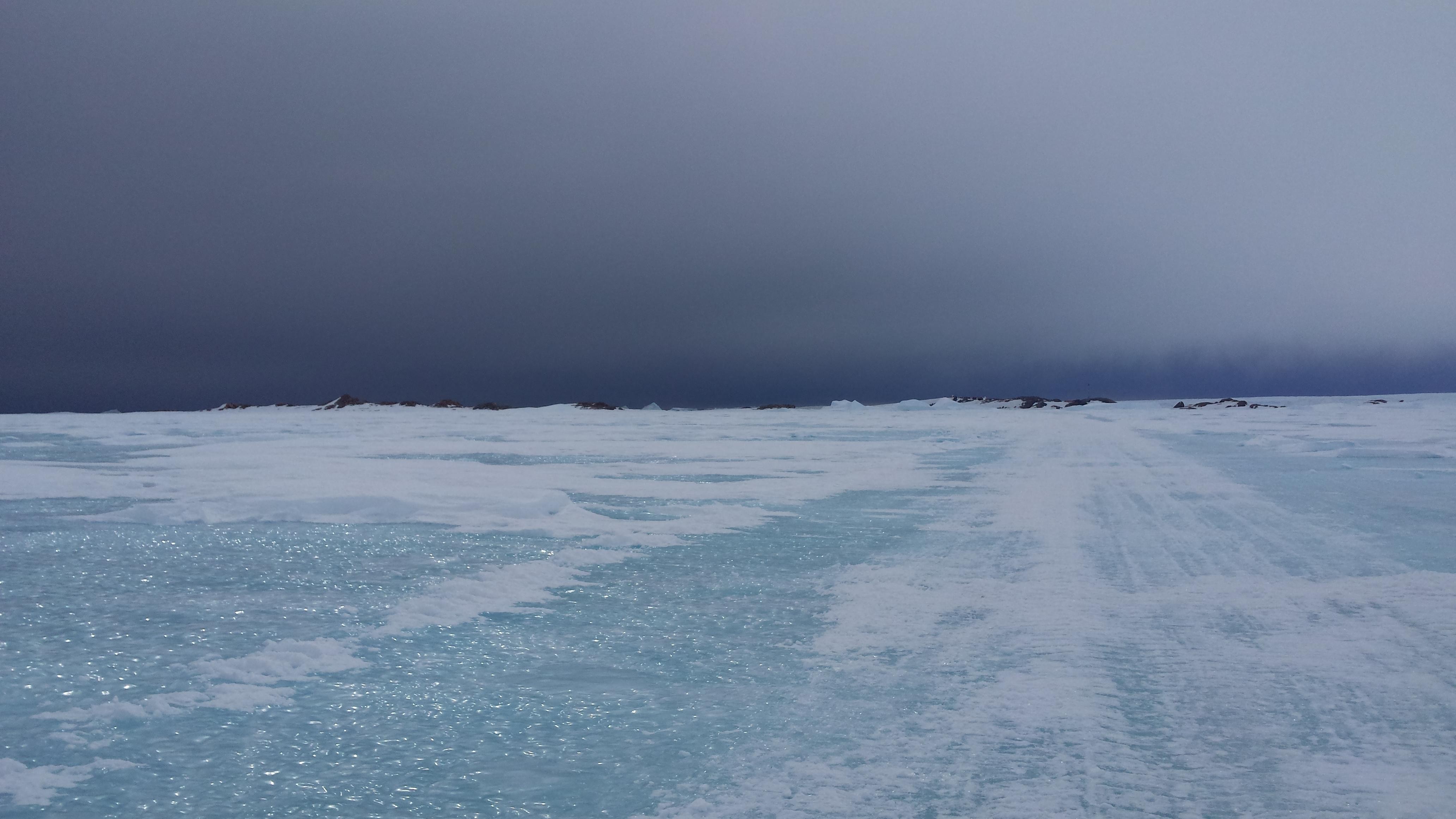 Antarctica: the wind sublimates snowflakes - EPFL
