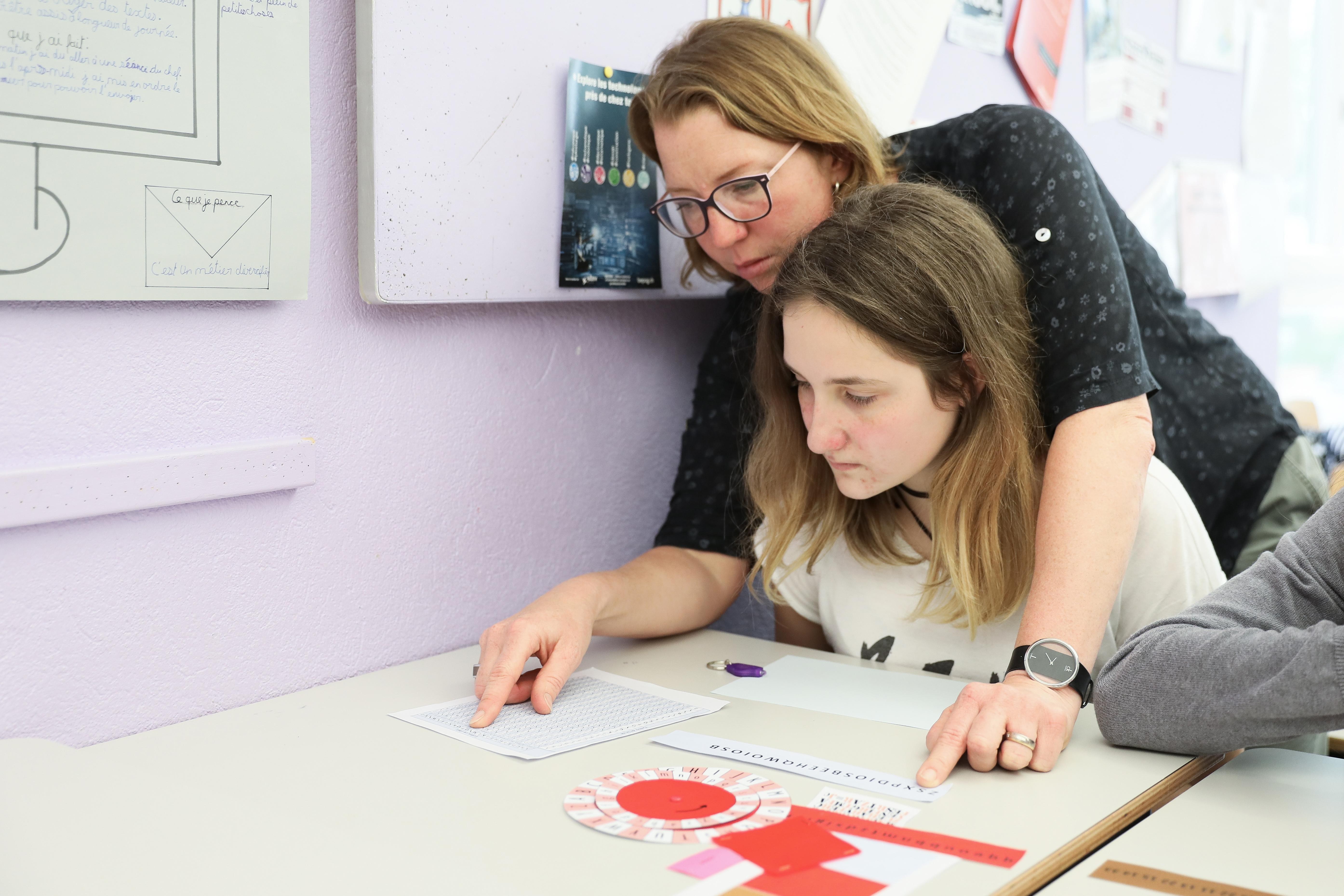 Cryptography takes over maths classes in schools of Romandie - EPFL