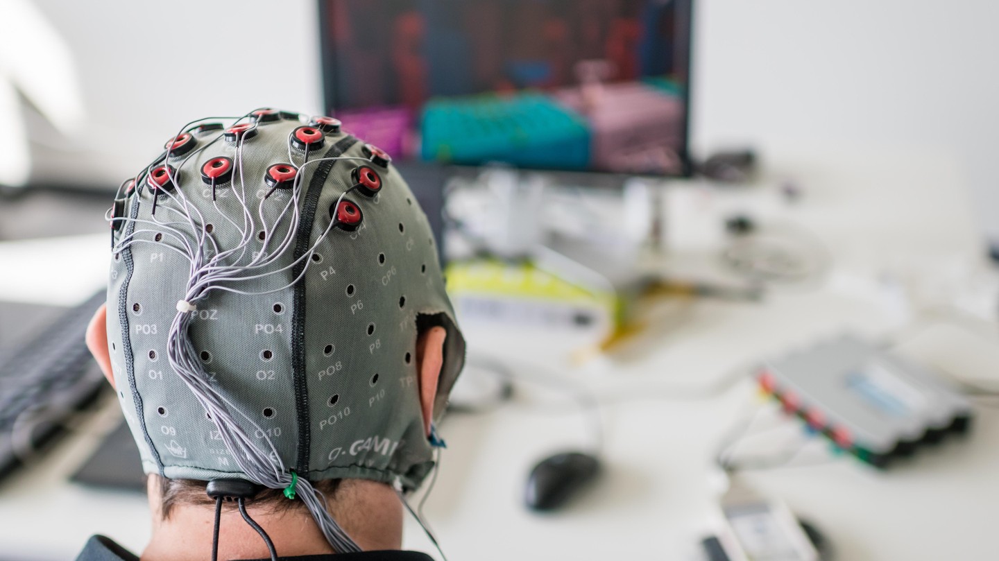 Humans and machines learn together to win a competition - EPFL