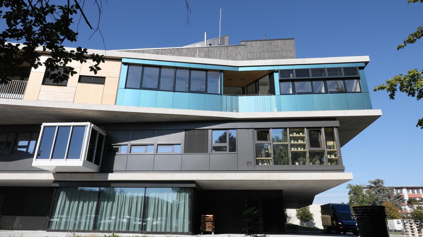 EPFL unveils SolAce, a solar-powered pilot unit in Dübendorf - EPFL