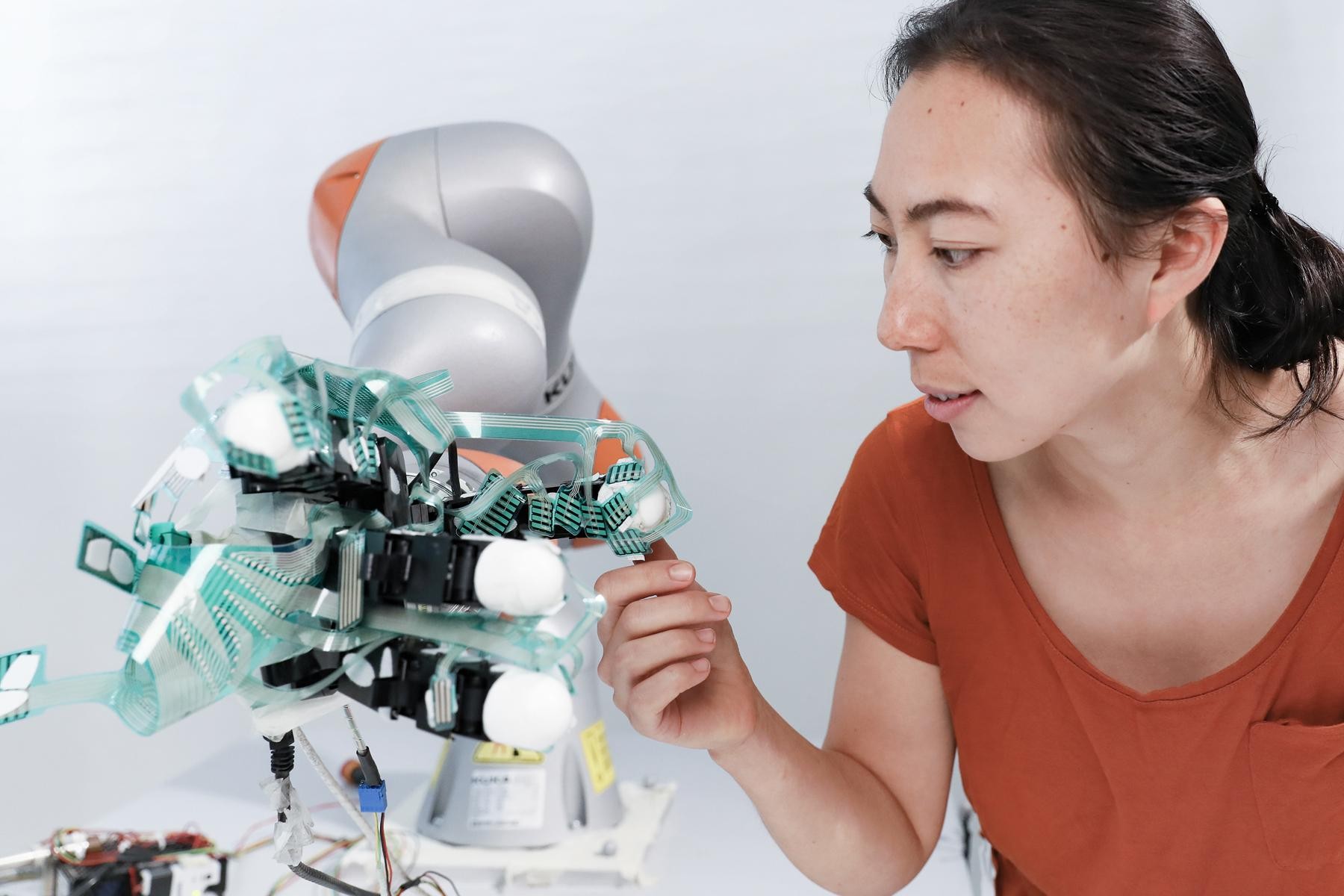 contrôle partagé humain-robot d'une prothèse de main intelligente - EPFL