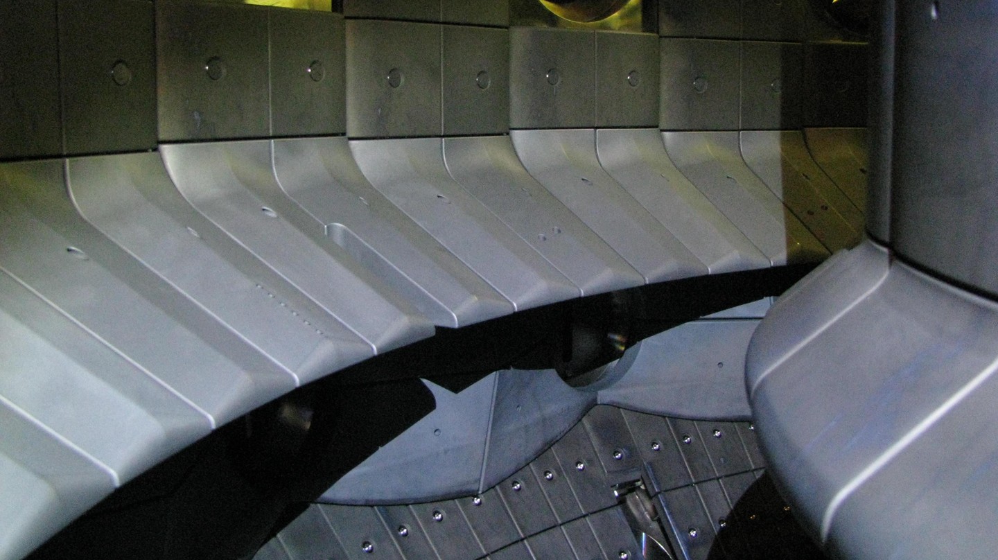 A diaphragm is installed in TCV and delivers promising first results ...