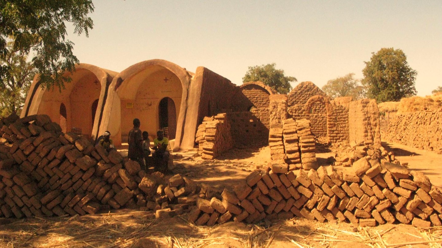 Build Differently, In Africa - EPFL
