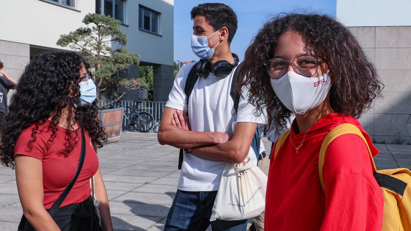 A masked start to the school year for 2,000 new EPFL students - EPFL