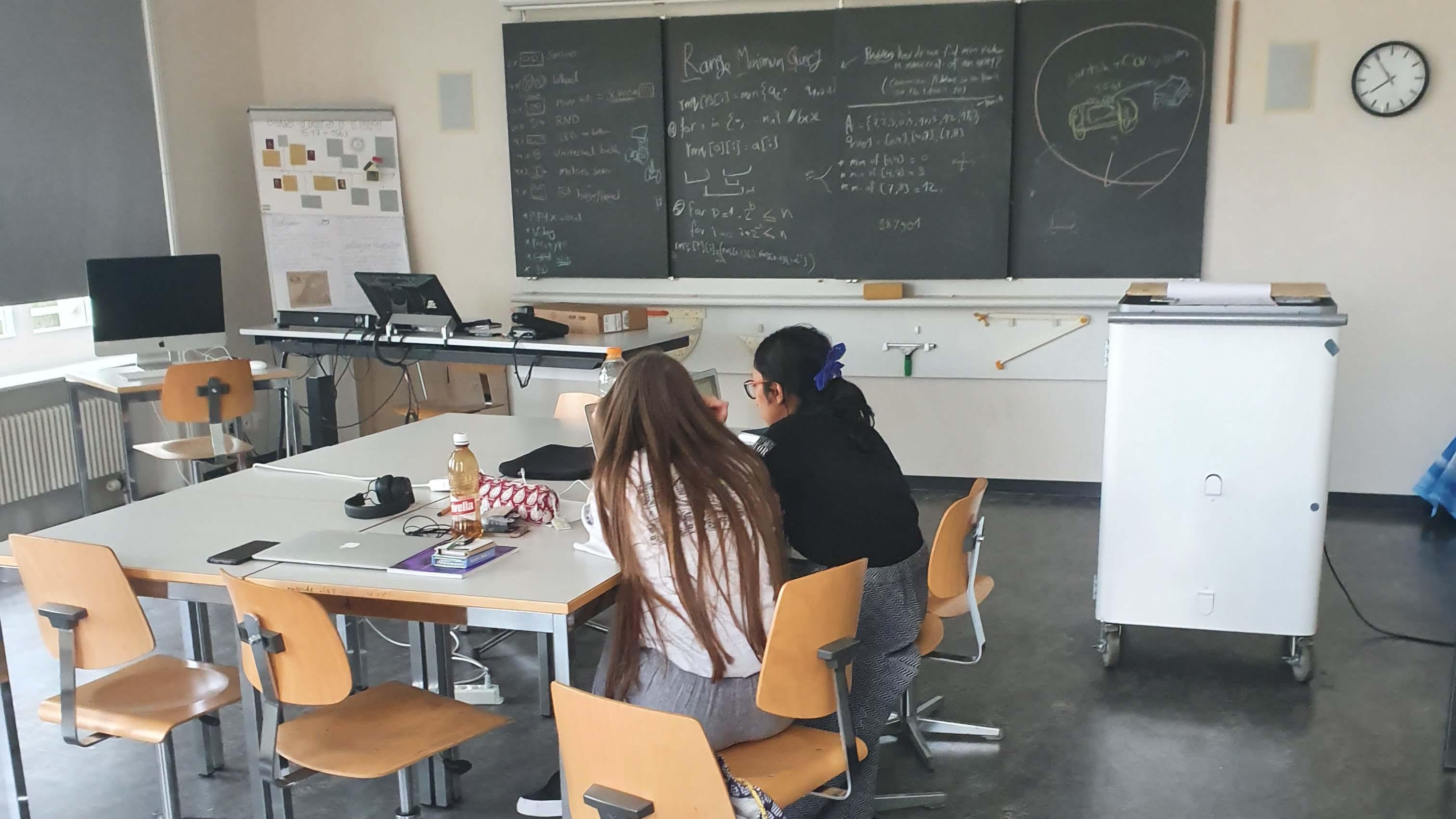 Summer School: Mobile Robotics Between Online and in-Person Learning - EPFL