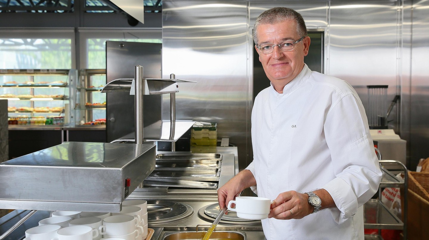 Chef Gilbert Riffault turns in his apron - EPFL